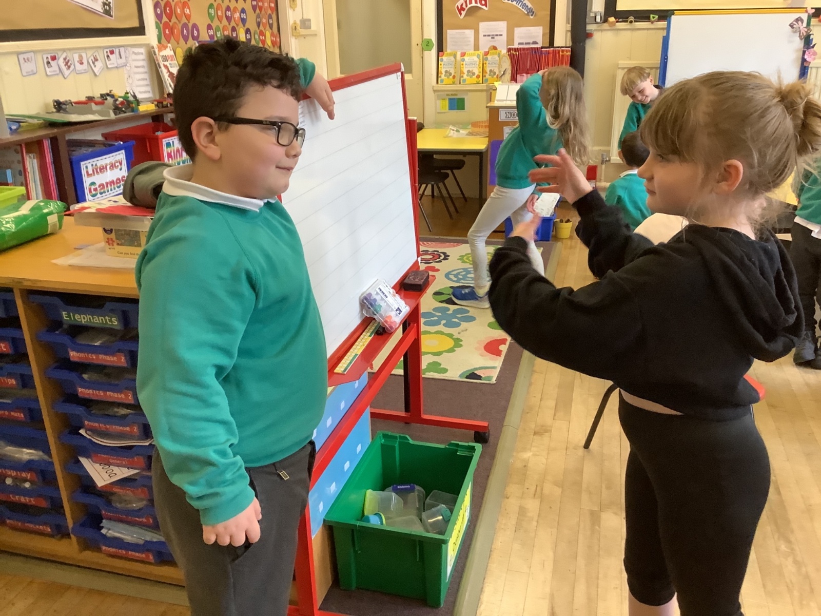 Radnor Primary School - Gemau Helpwyr Heddiw