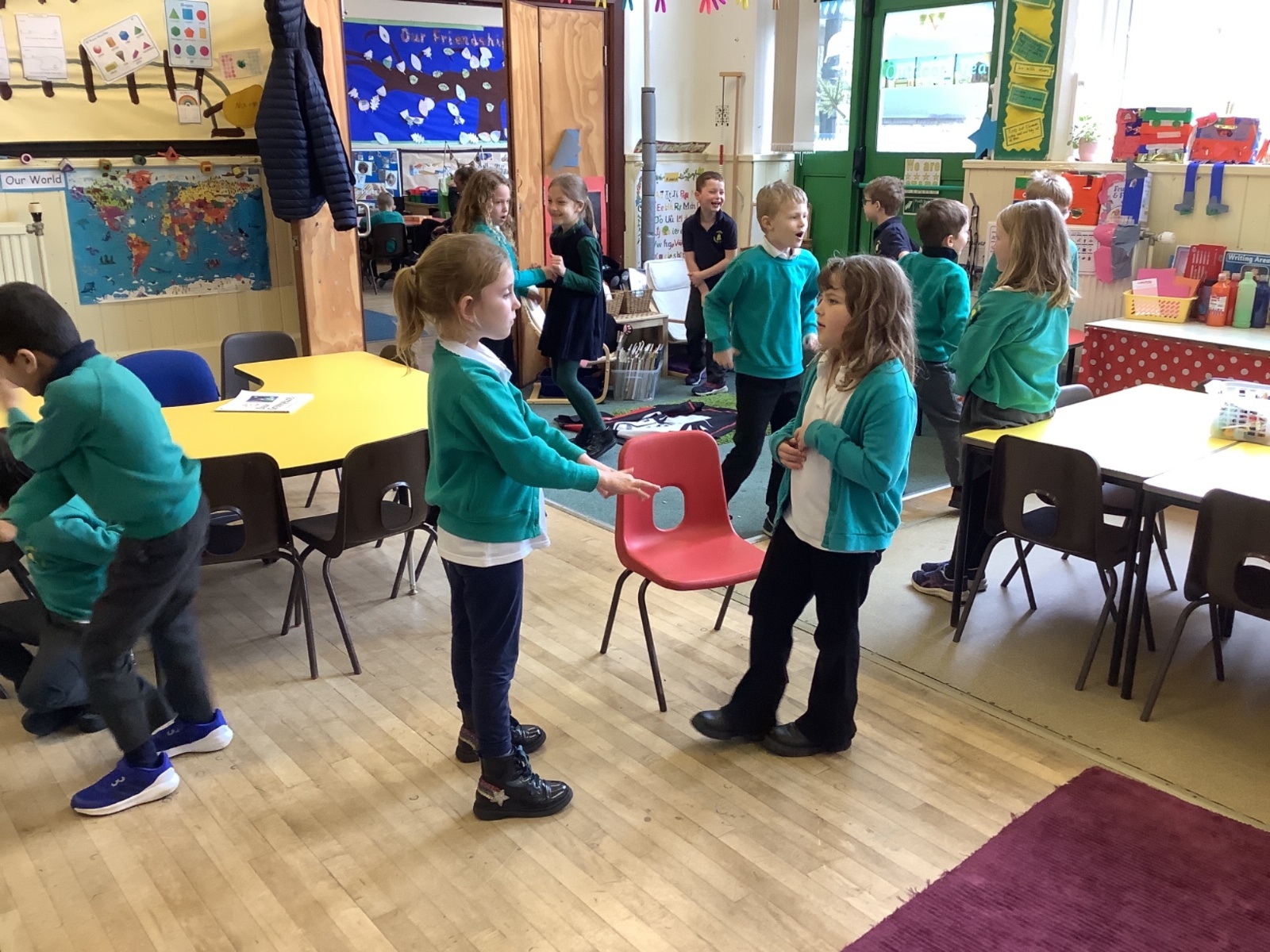 Radnor Primary School - Gemau Helpwyr Heddiw